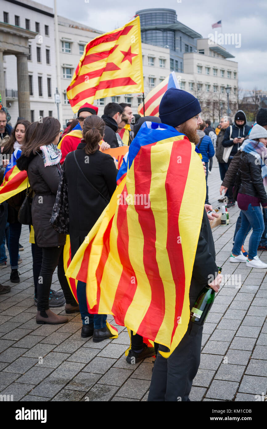 Flag of the catalan independence movement hi-res stock photography and ...