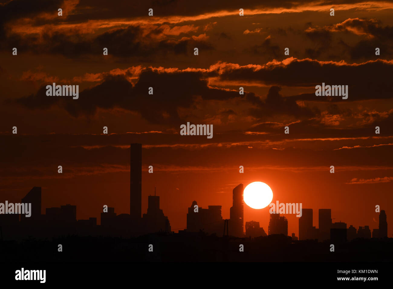 FLUSHING NY- SEPTEMBER 01: Sunset over the Manhattan skyline from ...