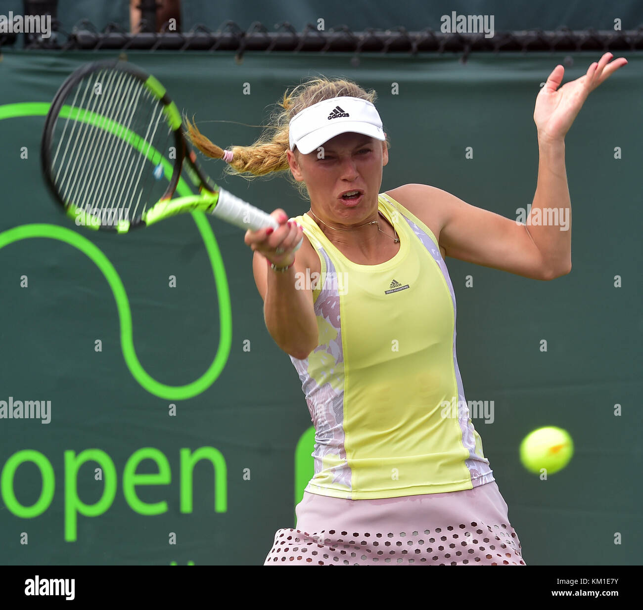 KEY BISCAYNE, FL - MARCH 24: Caroline Wozniacki of Denmark plays Vania ...