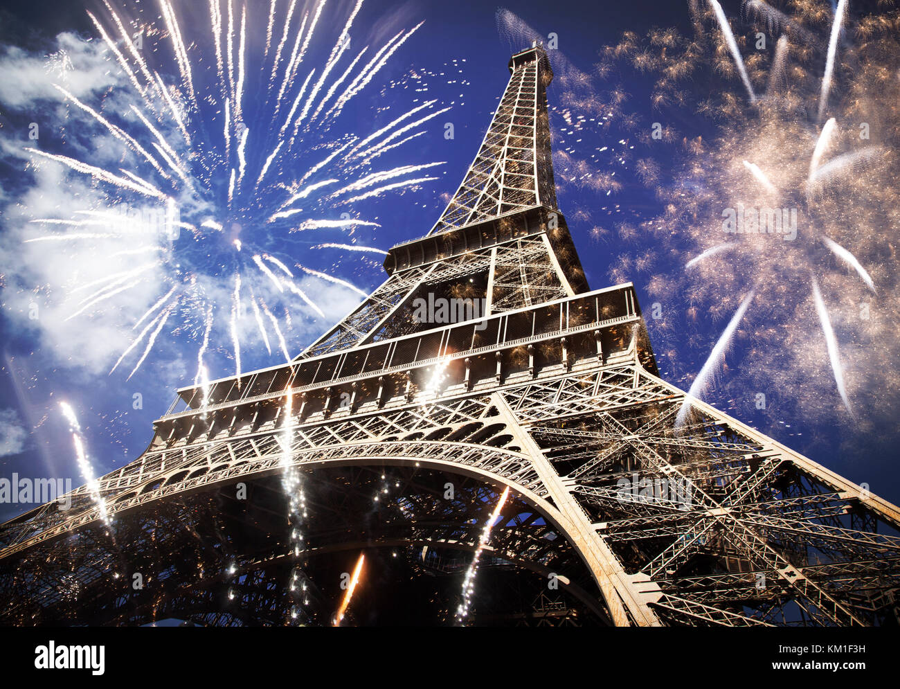 celebrating New Year in the city - Eiffel tower (Paris, France) with ...