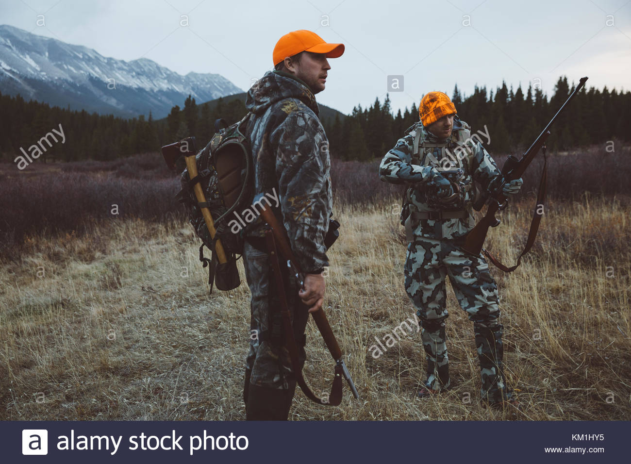 Man carrying a rifle hi-res stock photography and images - Alamy