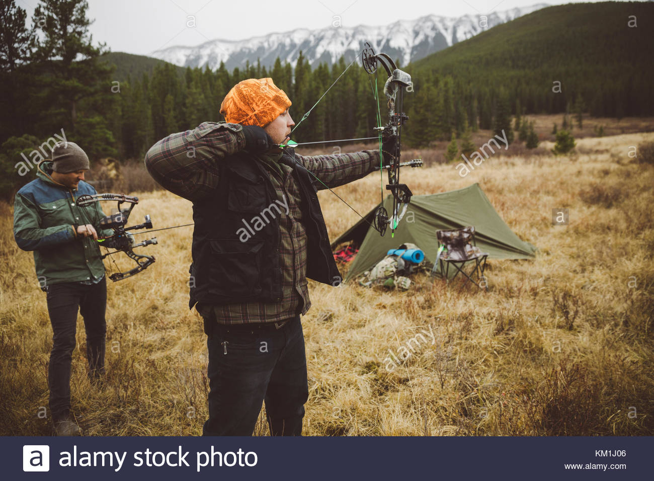 Aiming hunter hunting hi-res stock photography and images - Alamy