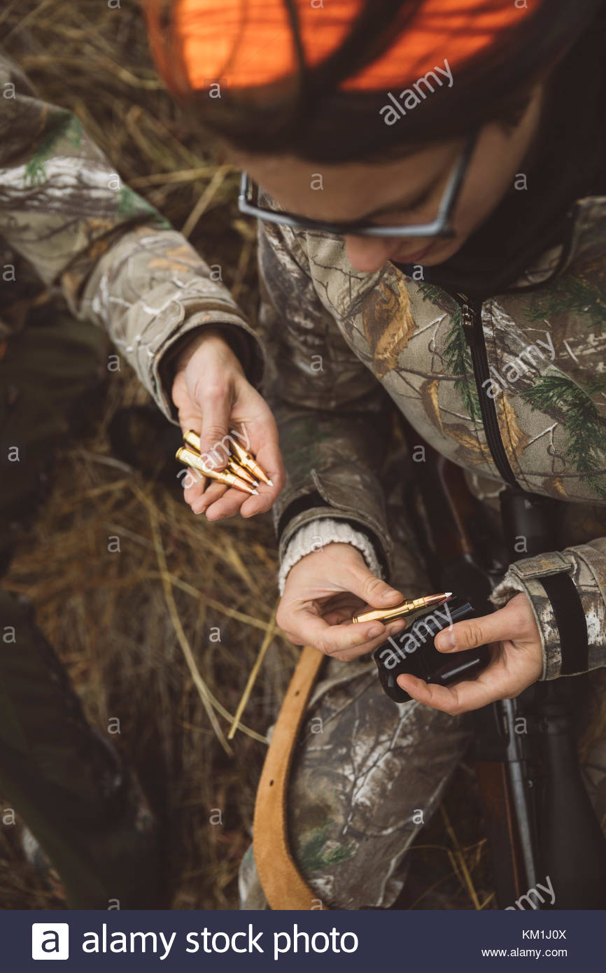 Women loading a gun hi-res stock photography and images - Alamy
