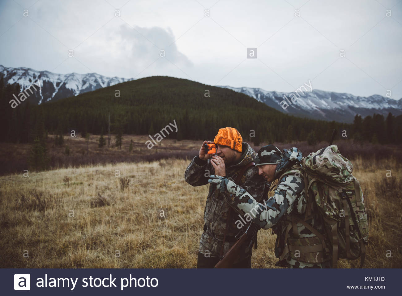 Hunter pointing gun hi-res stock photography and images - Alamy