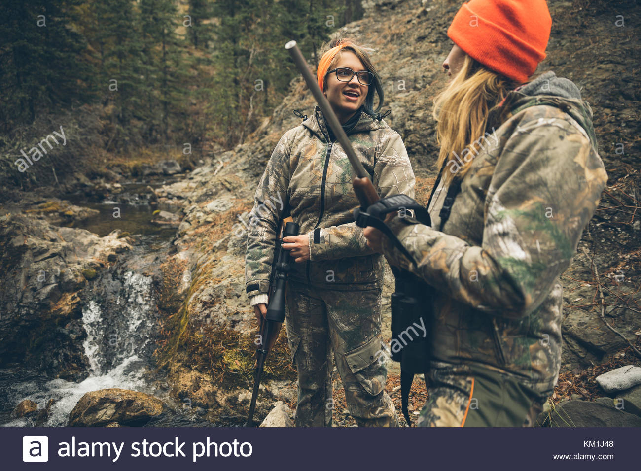 Holding hunting rifles hi-res stock photography and images - Alamy