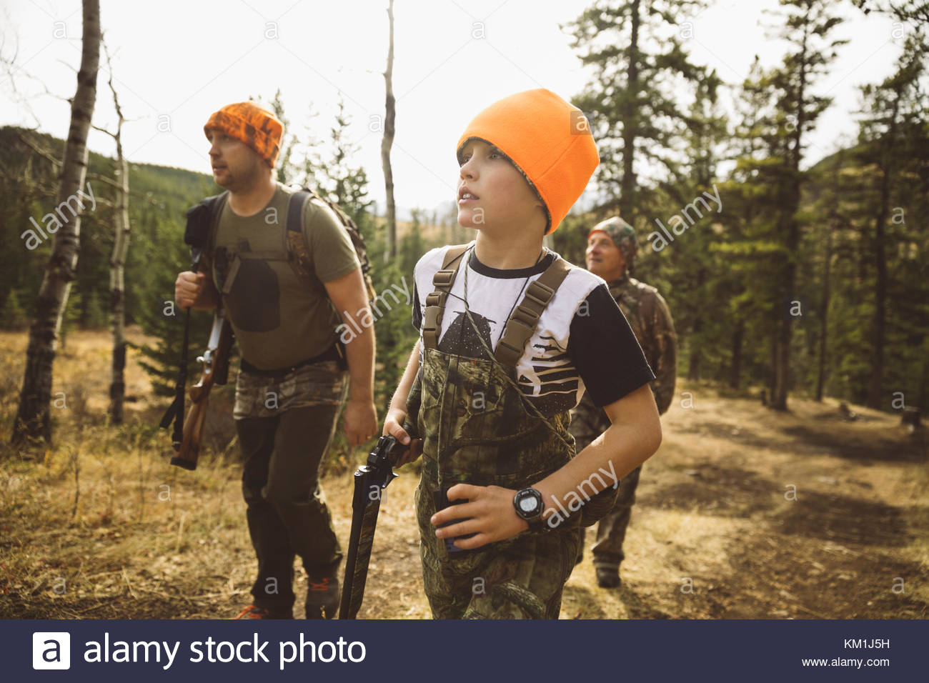 Man and boy hunting hi-res stock photography and images - Alamy