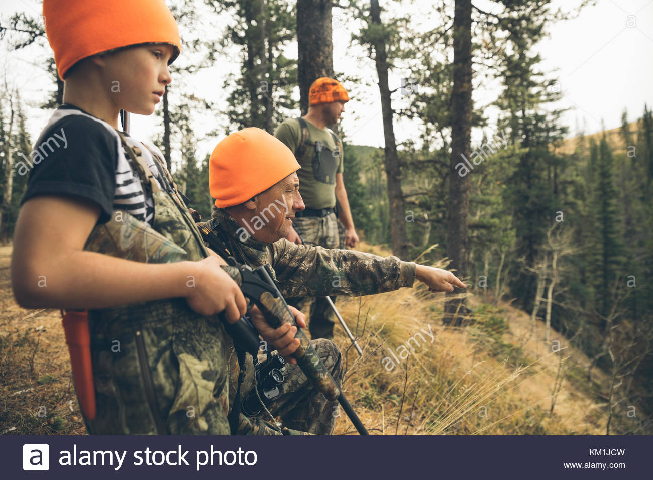 Hunter pointing gun hi-res stock photography and images - Alamy