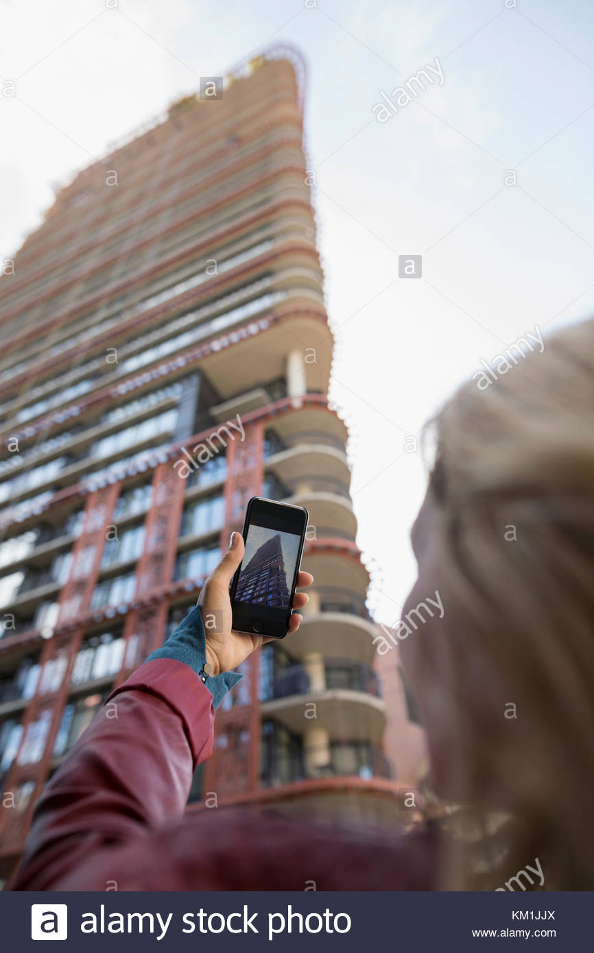 Person photographing building hi-res stock photography and images - Alamy