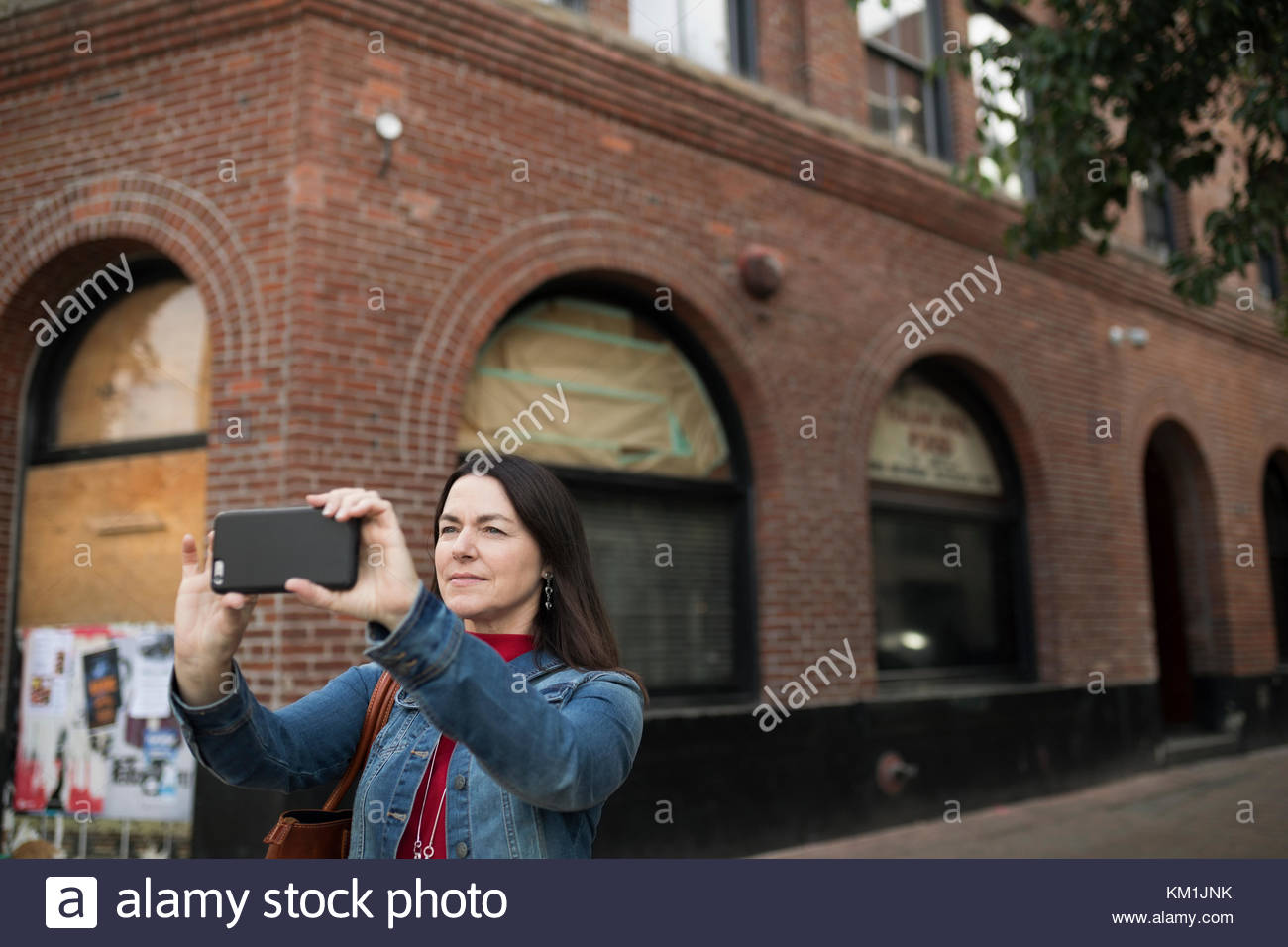 Sidewalk corner hi-res stock photography and images - Alamy