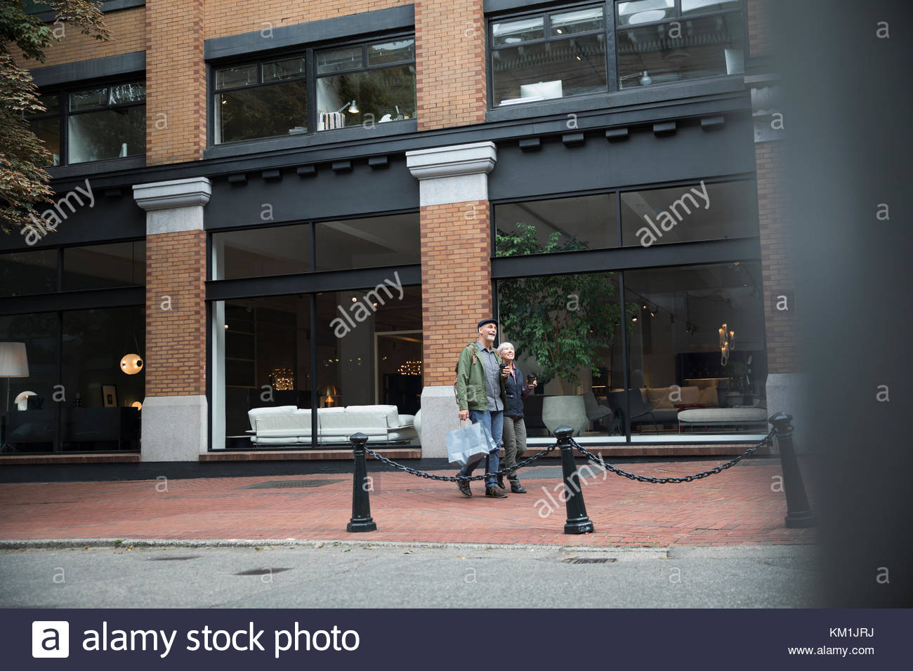 Sidewalk storefront hi-res stock photography and images - Alamy