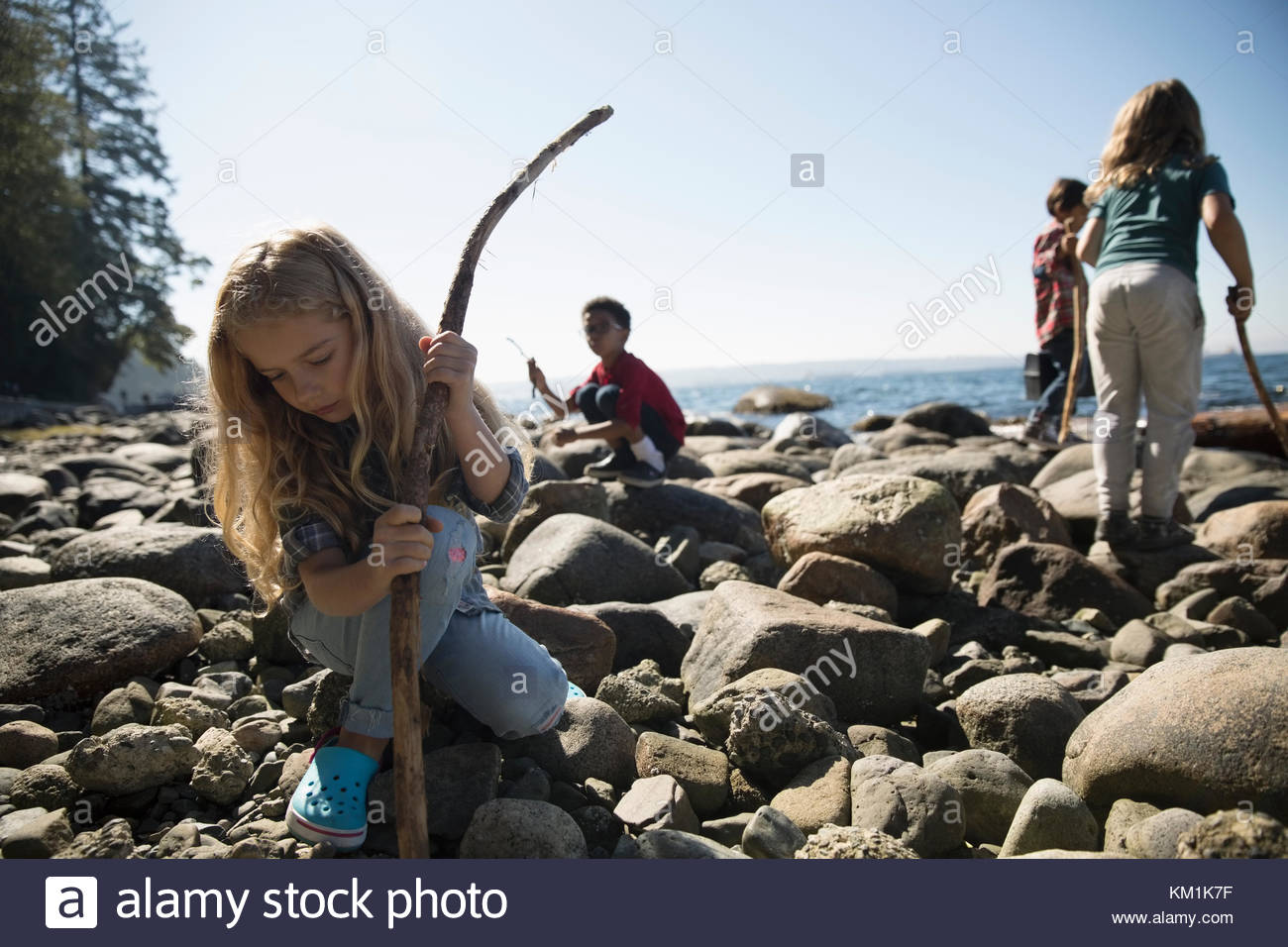 Girl digging hi-res stock photography and images - Alamy