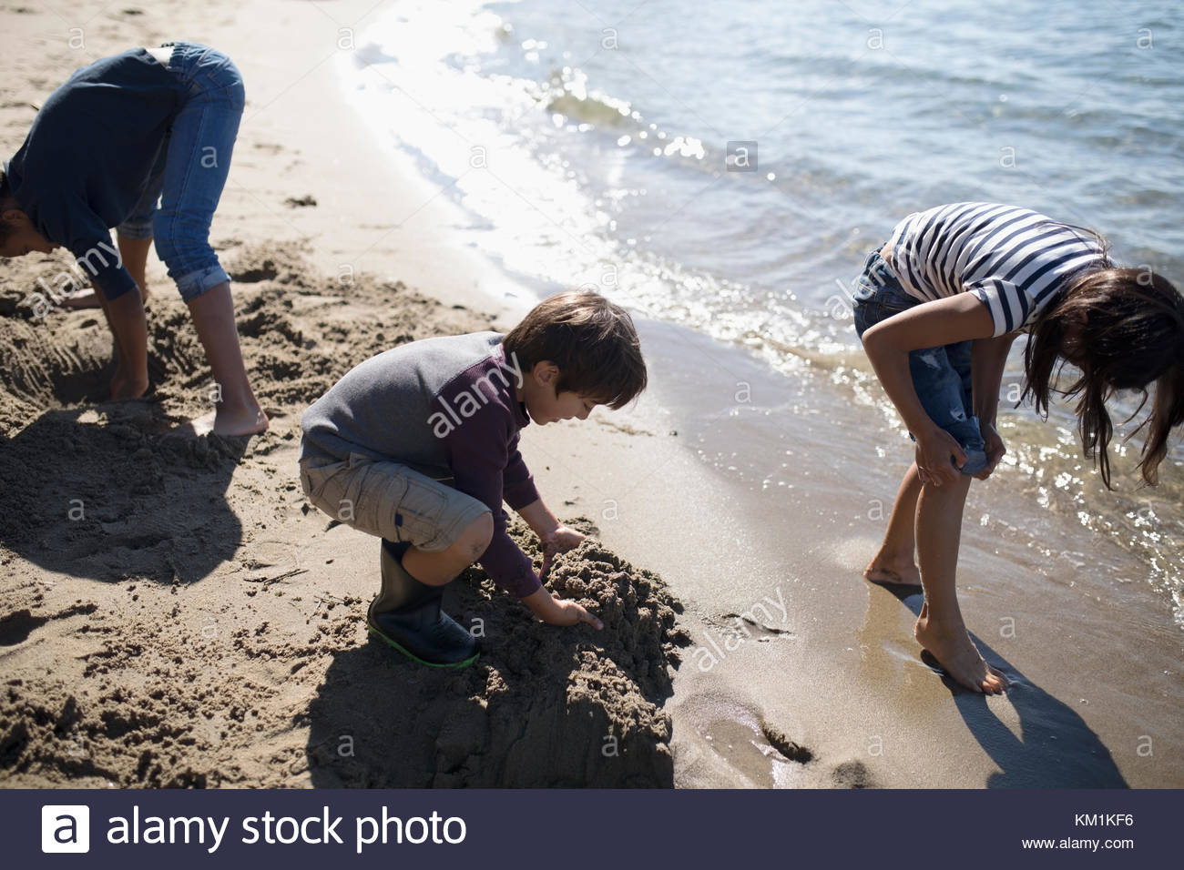 Boy filipino barefoot hi-res stock photography and images - Alamy