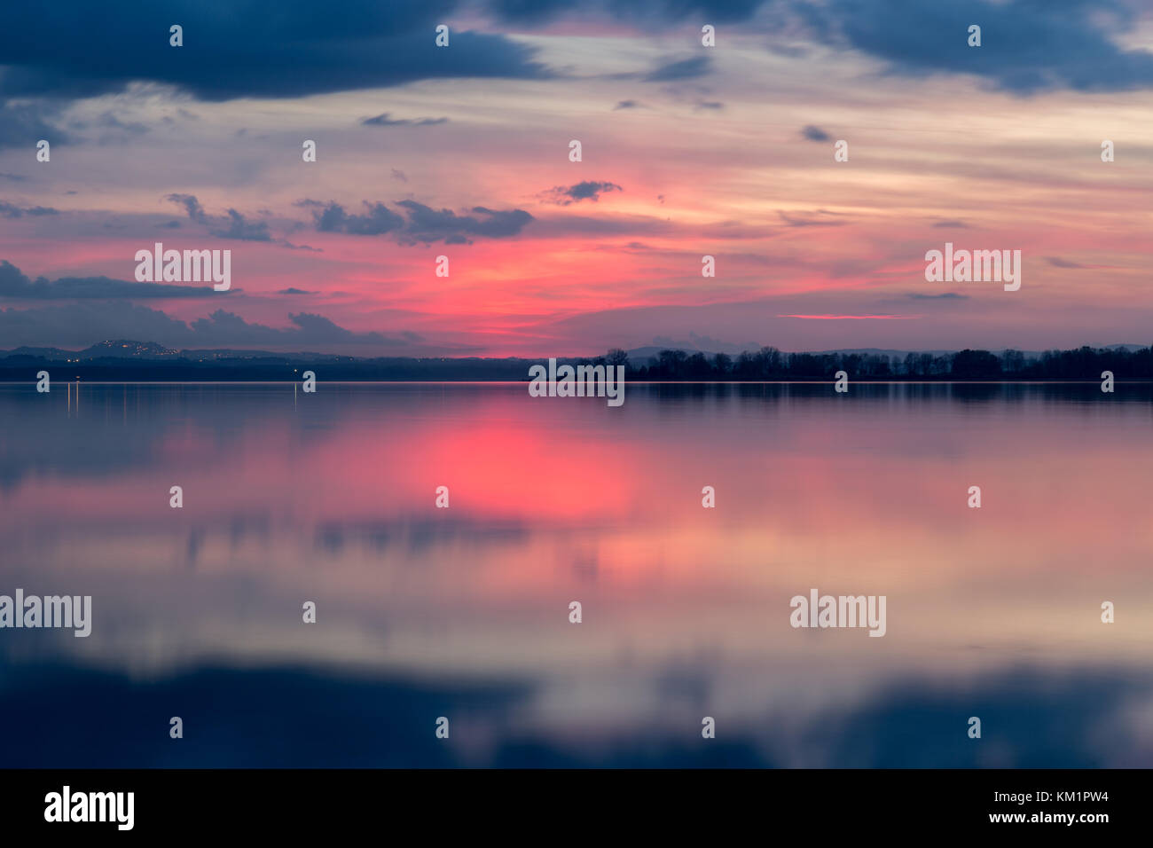 Reflection with symmetry hi-res stock photography and images - Alamy