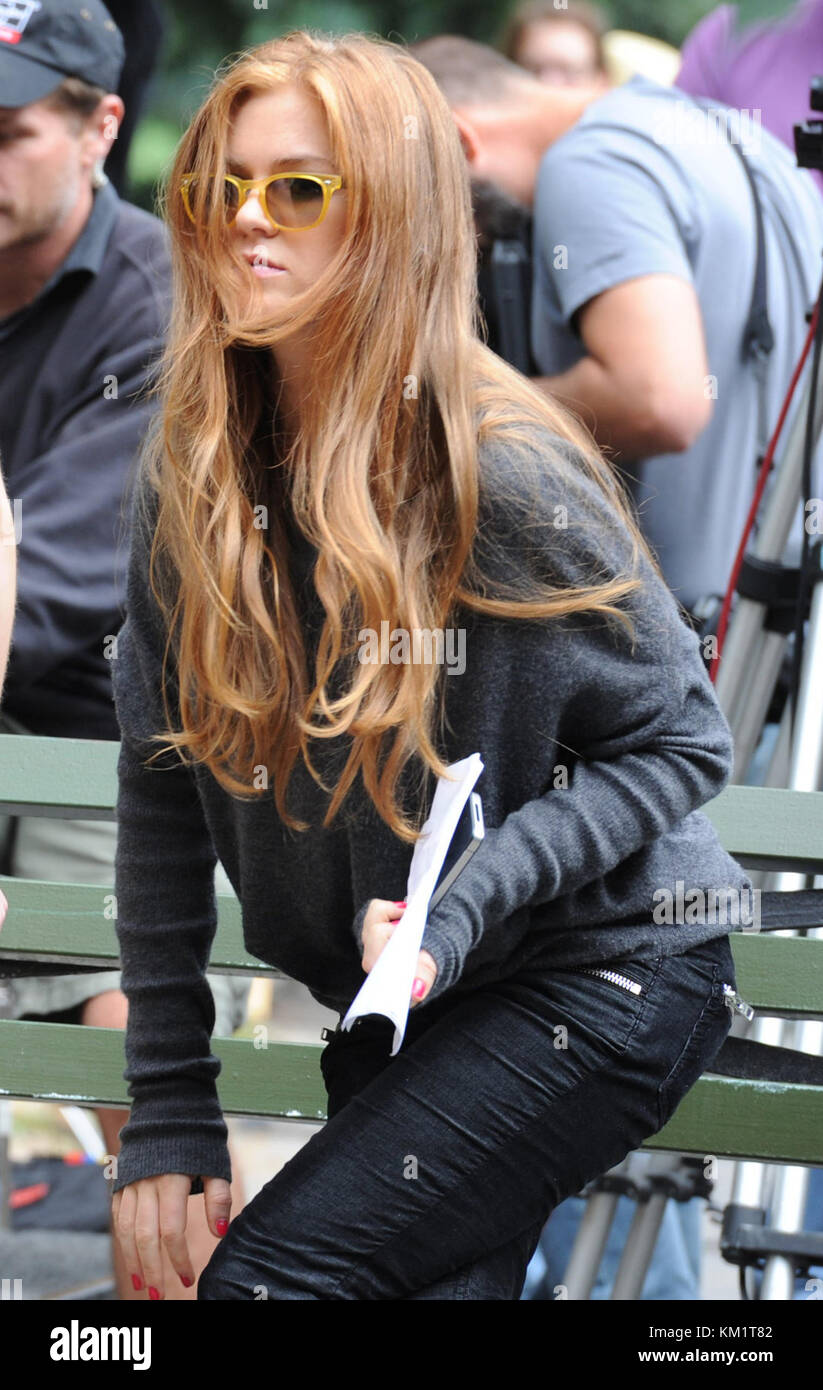 NEW YORK - SEPTEMBER 21: Kirsten Dunst Isla Fisher Lizzy Caplan on the ...