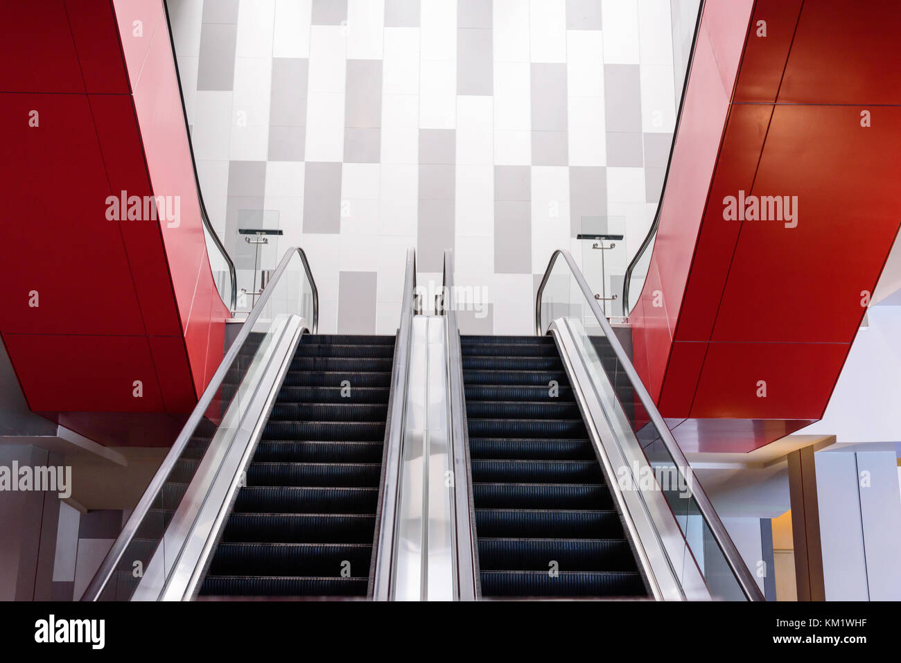 Indoor escalator hi-res stock photography and images - Alamy
