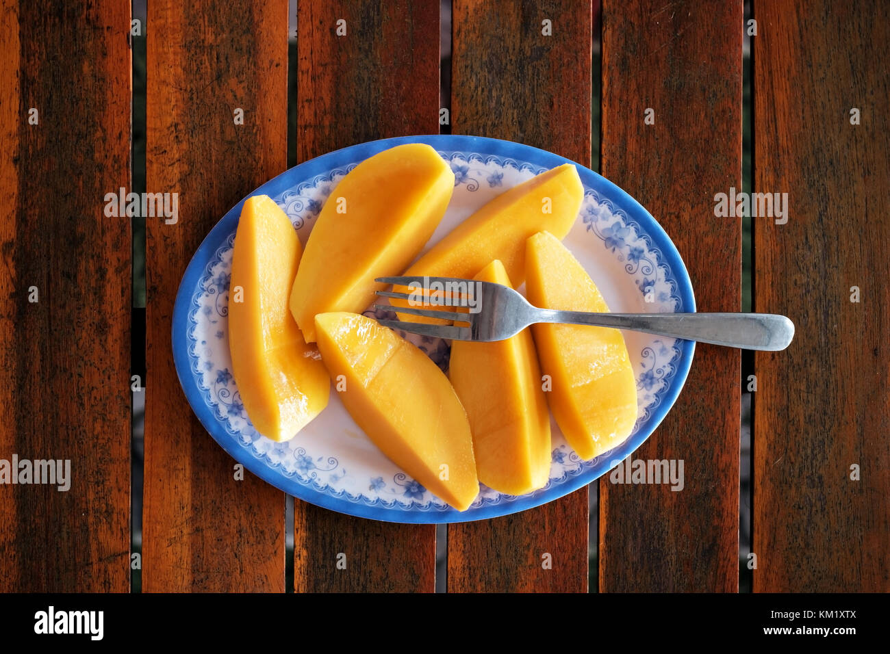 fresh ripe mango on a plate Stock Photo - Alamy