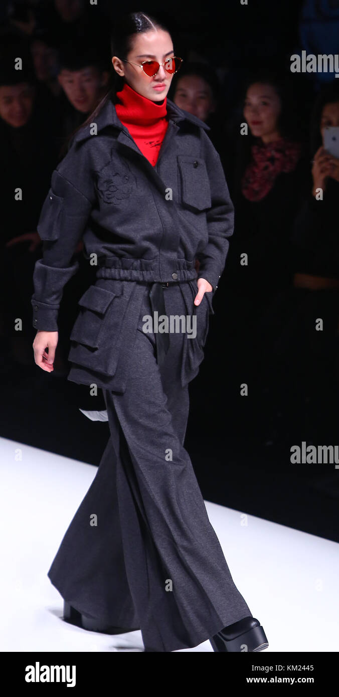 China Fashion Week Spring/Summer 2018 - 'Fengsansan' - Catwalk ...
