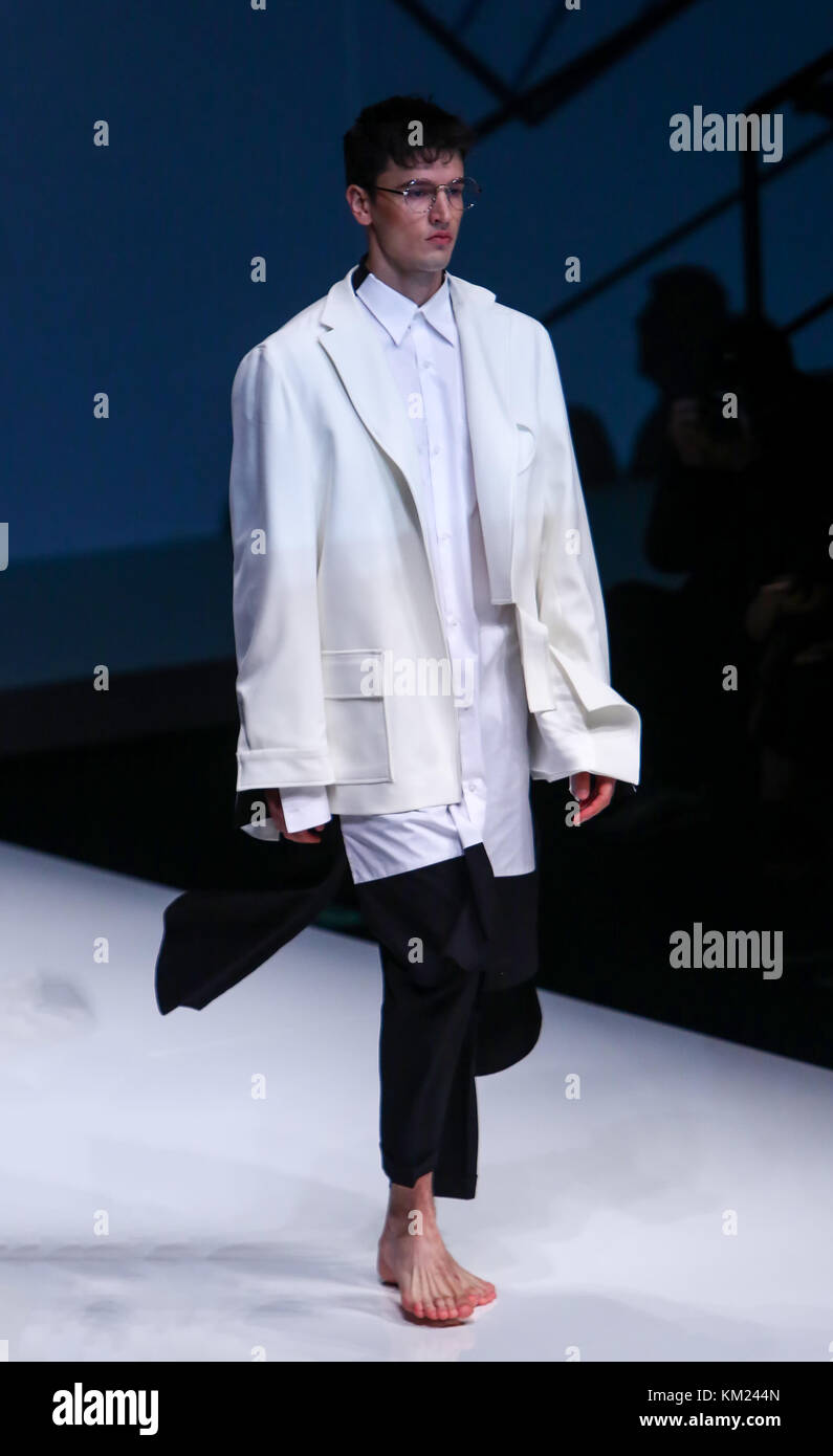 China Fashion Week Spring/Summer 2018 - 'Fengsansan' - Catwalk ...
