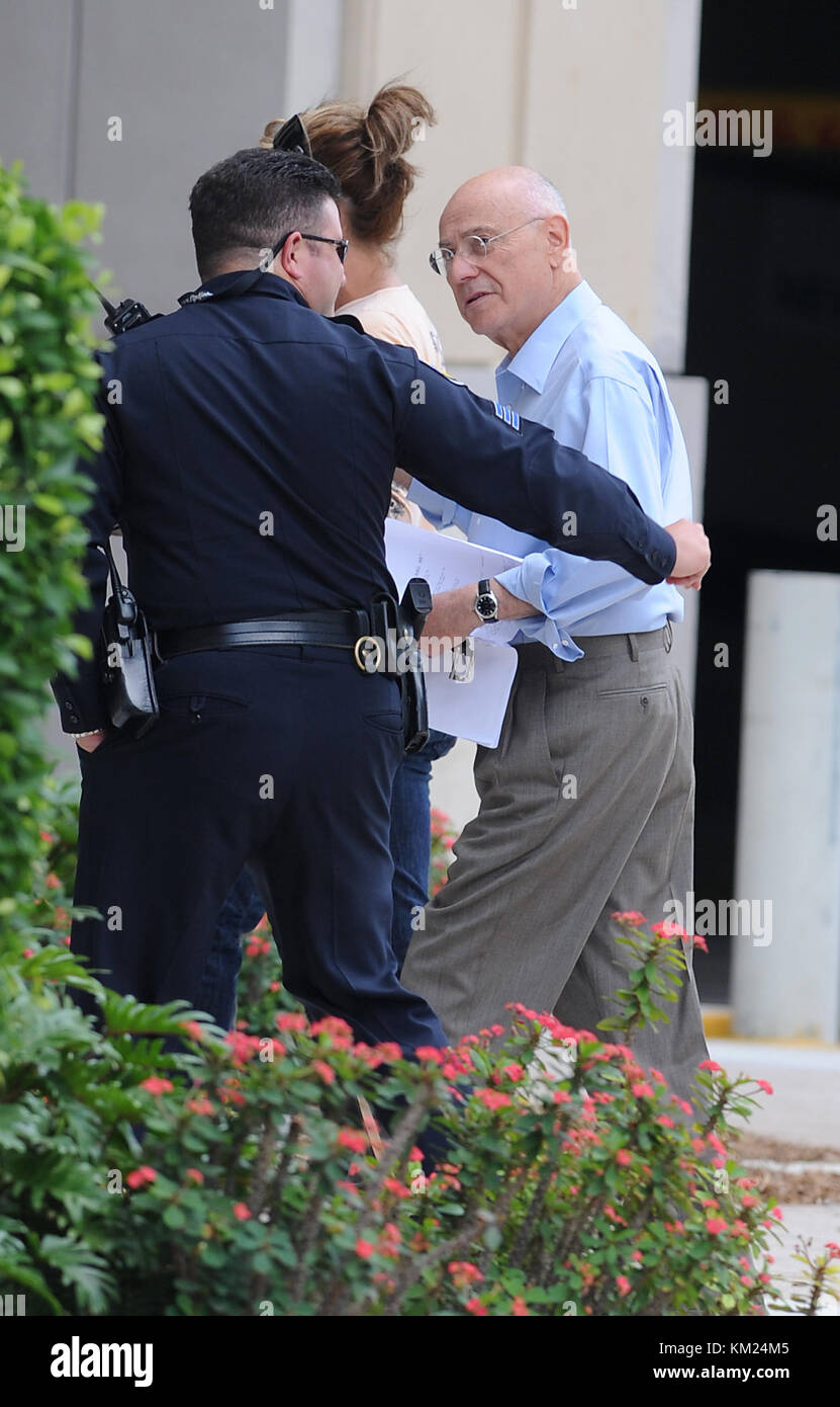 FORT LAUDERDALE - FL- MARCH 25, 2008: Actor Alan Arkin on the set of ...