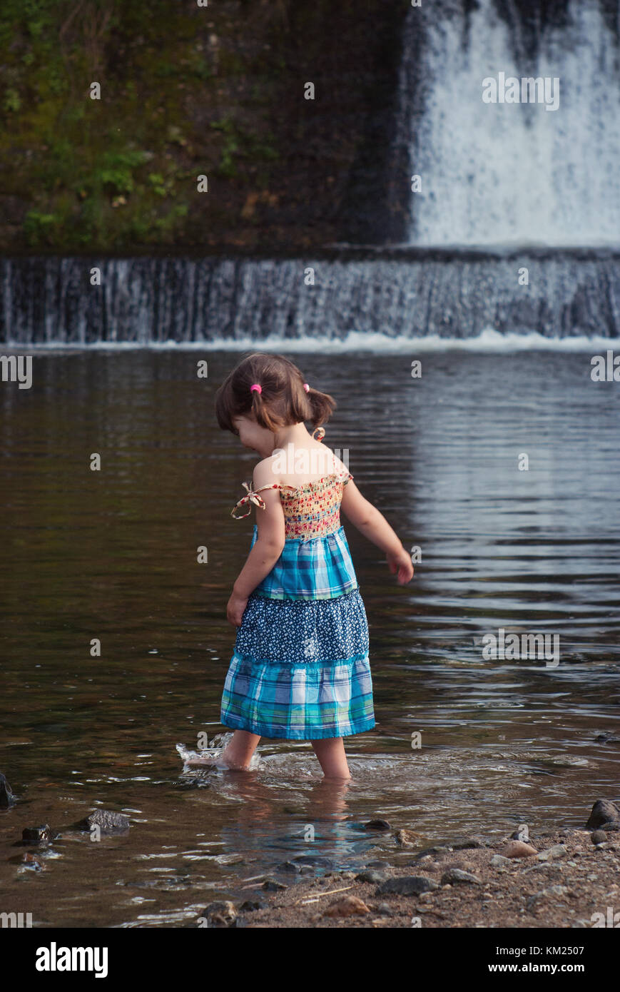 Retro child lake hi-res stock photography and images - Alamy