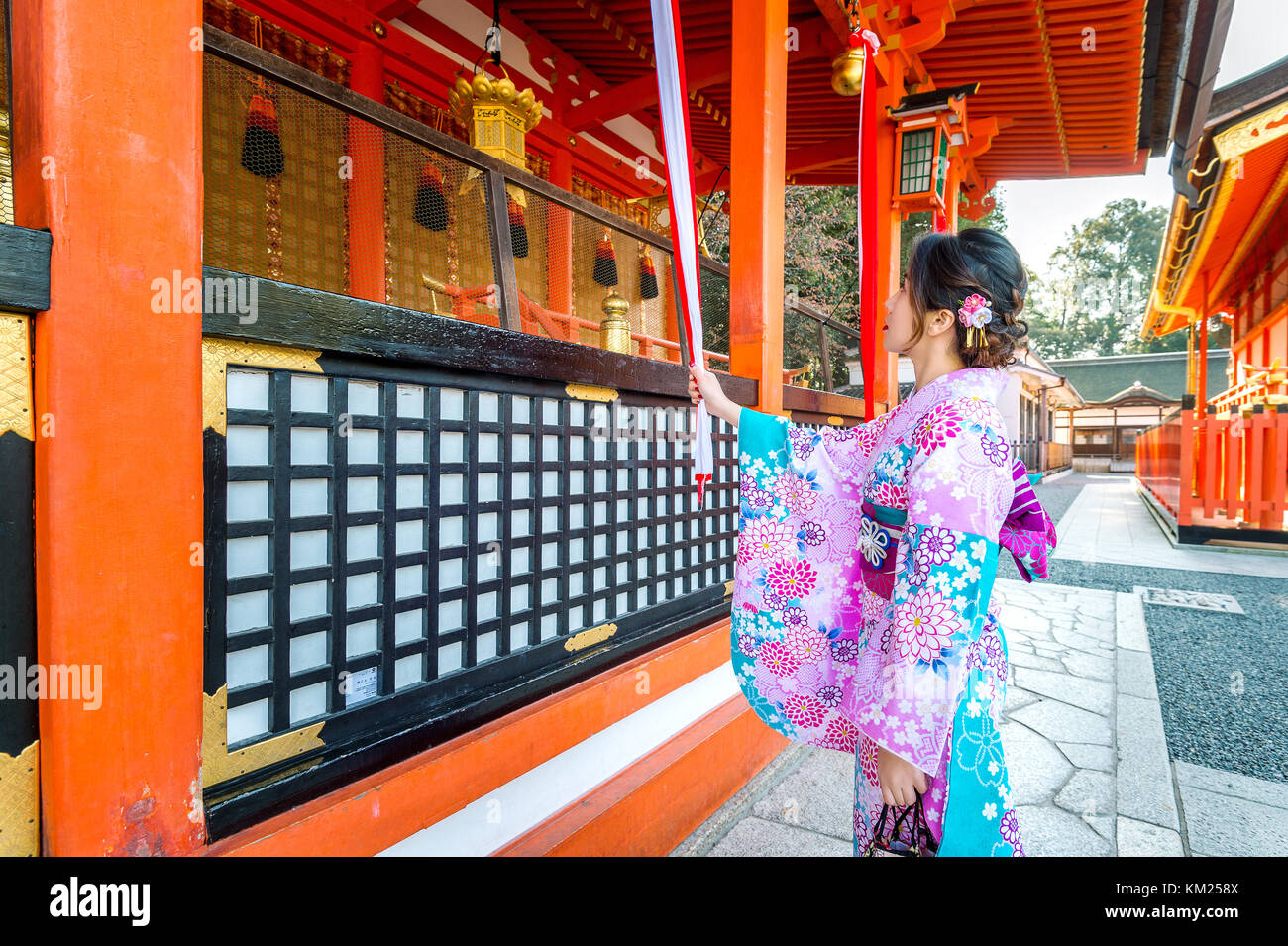 Women in traditional japanese kimonos at Fushimi Inari Shrine in Kyoto ...
