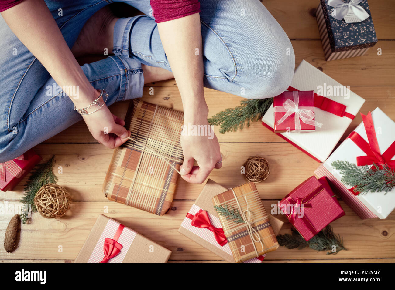 woman wrapping christmas presents Stock Photo - Alamy