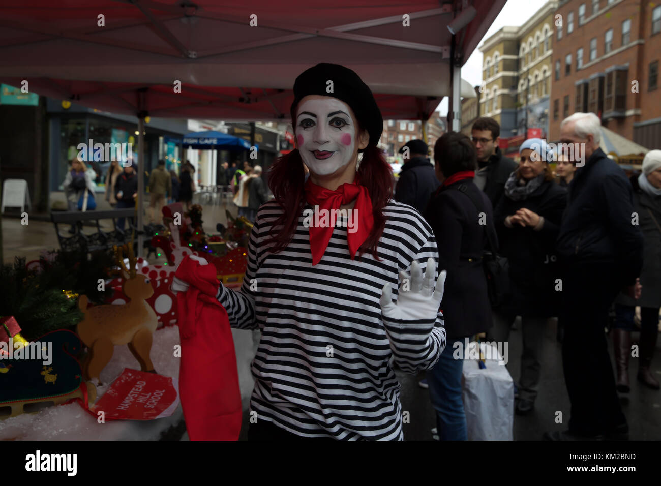 Hampstead Village, UK. 3rd Dec, 2017. Hampstead Village Christmas Fair ...
