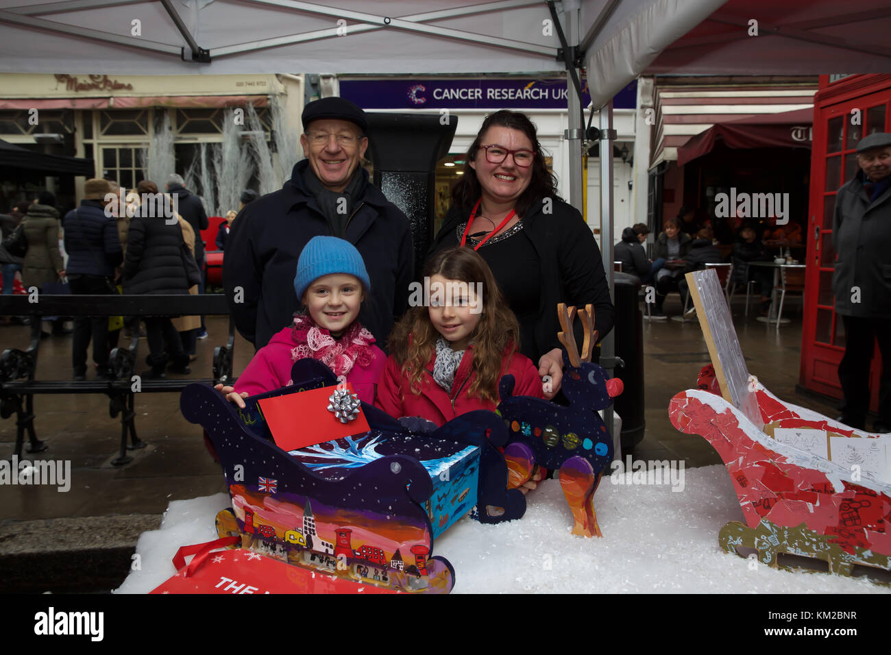 Hampstead Village, UK. 3rd Dec, 2017. Hampstead Village Christmas Fair ...