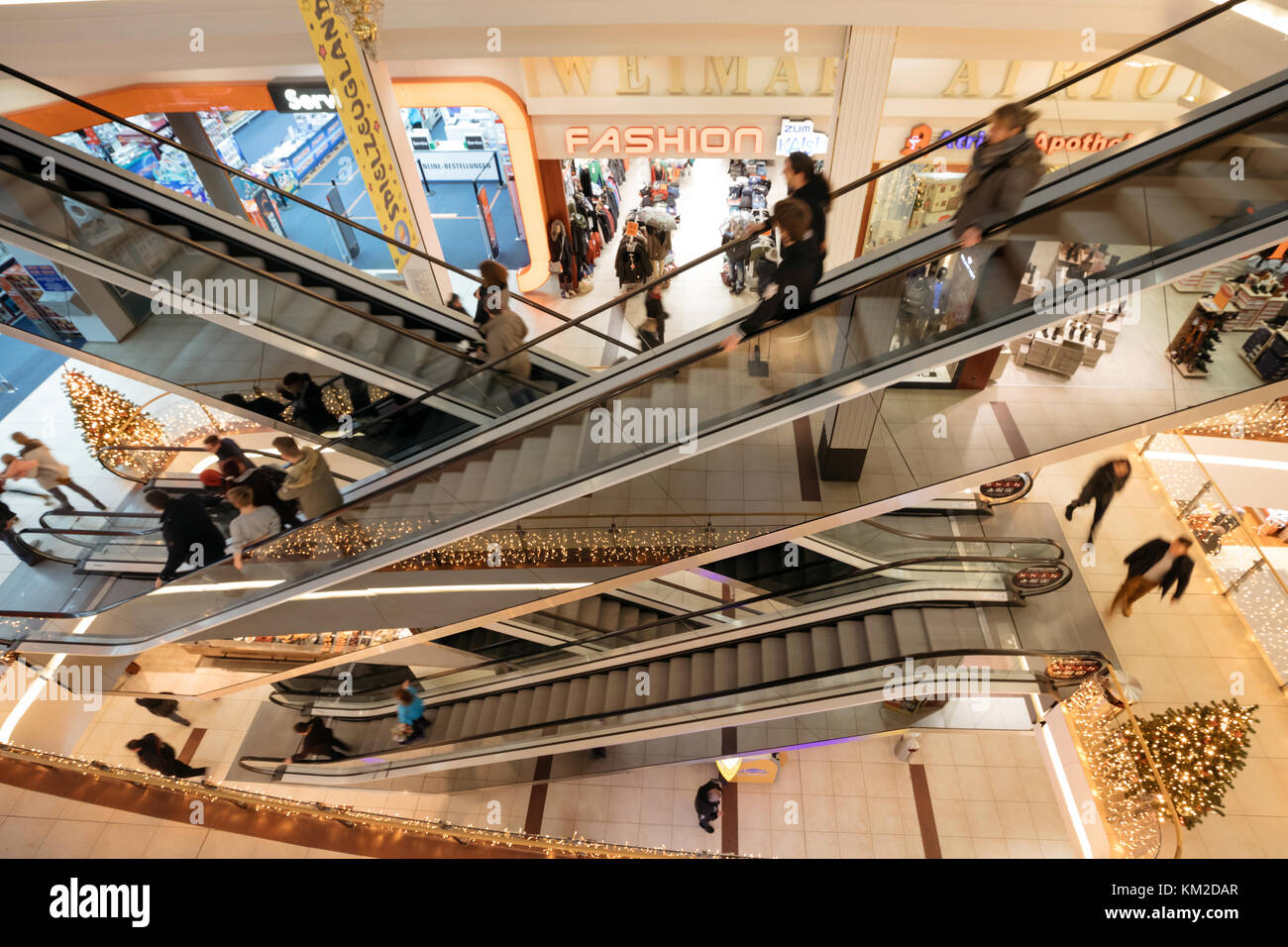 Open atrium shopping hi-res stock photography and images - Alamy