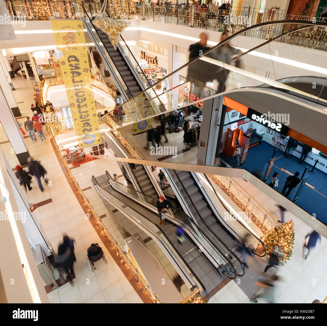 Open atrium shopping hi-res stock photography and images - Alamy