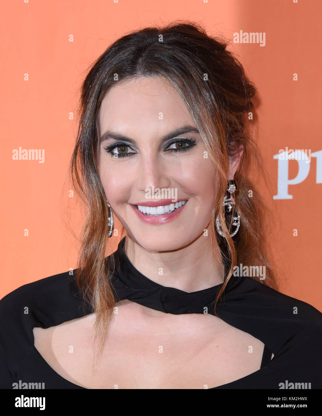 Beverly Hills, California, USA. 3rd Dec, 2017. Elizabeth Chambers ...