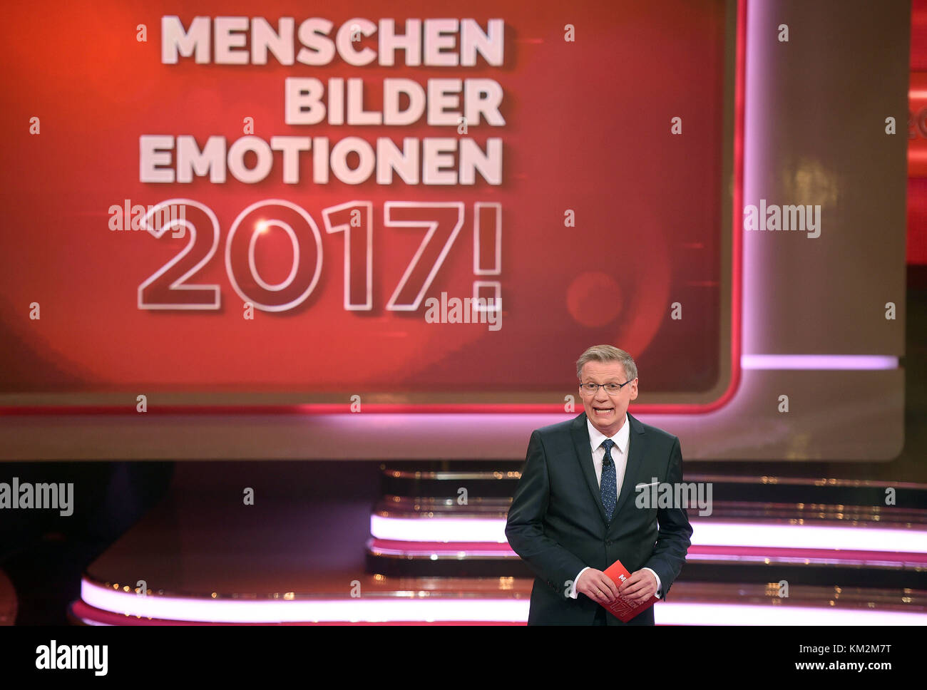 Huerth, Germany. 3rd Dec, 2017. Host Guenther Jauch stands on stage ...