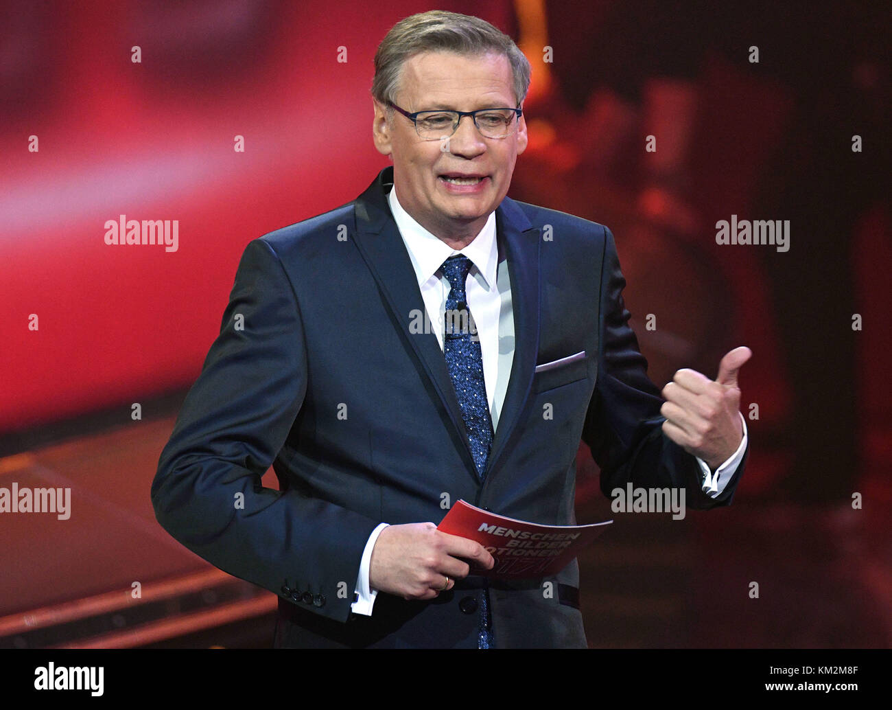Huerth, Germany. 3rd Dec, 2017. Host Guenther Jauch stands on stage ...