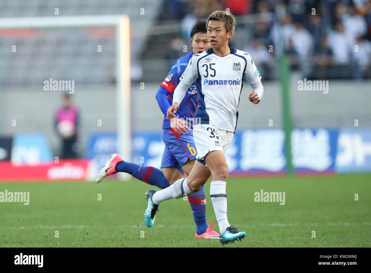 Tokyo, Japan. 2nd Dec, 2017. (R-L) Ryo Hatsuse (Gamba), Kosuke Ota (FC ...