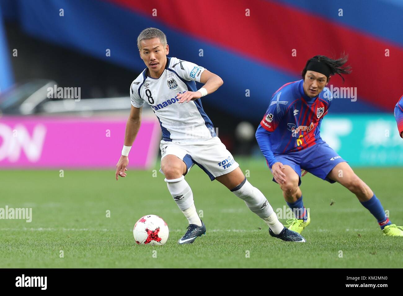 Tokyo, Japan. 2nd Dec, 2017. Yosuke Ideguchi (Gamba), Yojiro Takahagi (FC Tokyo) Football/Soccer ...