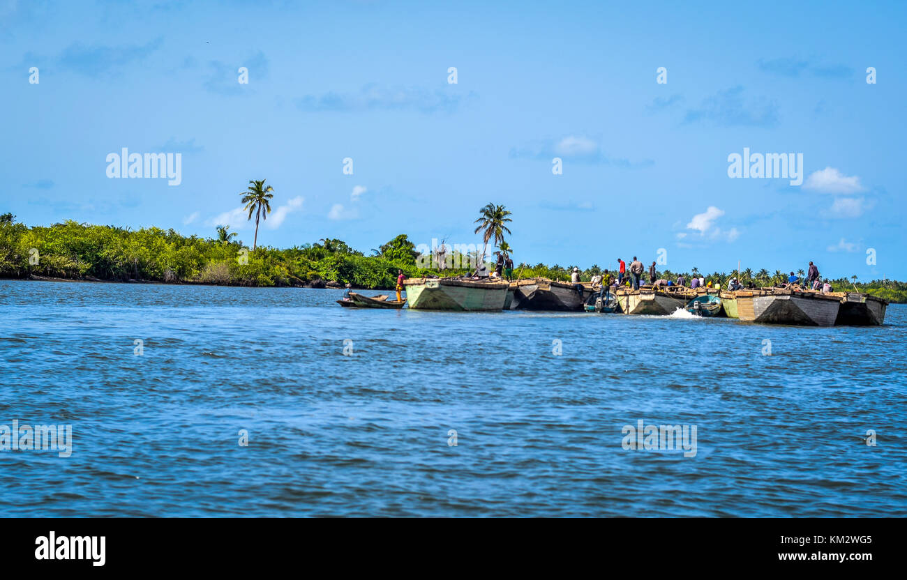 Nigeria canoe boat hi-res stock photography and images - Alamy