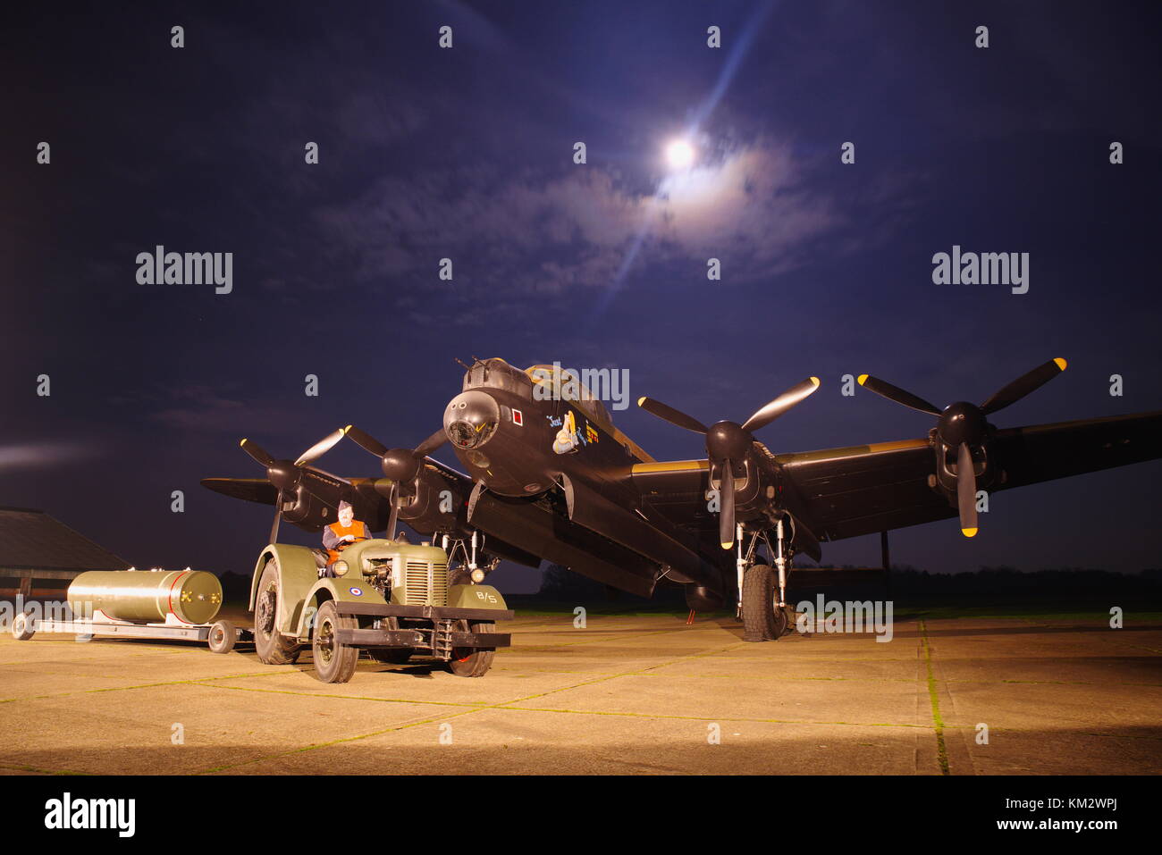 Lancaster bomber iconic ww2 aircraft hi-res stock photography and ...