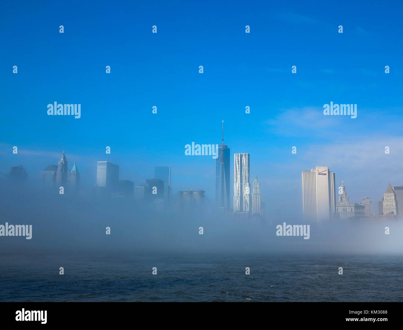 Brooklyn bridge and New York City skyline in the morning mist, New York ...