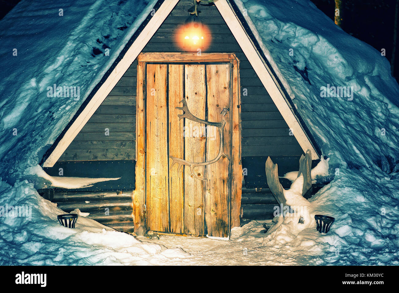 Entrance into Lappish traditional house in the reindeer farm in winter ...