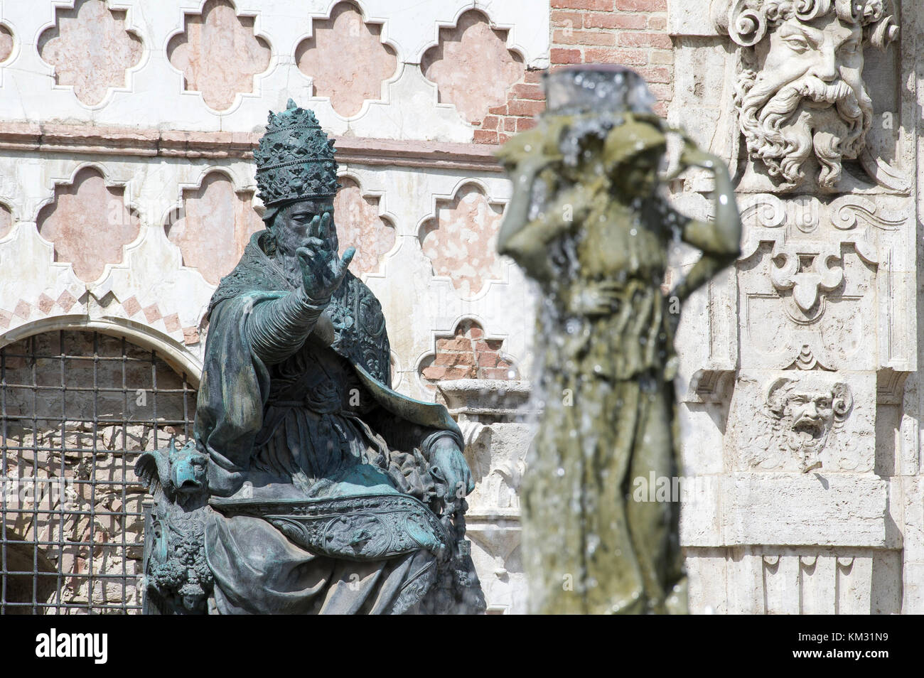 Statue of Pope Julius III by Vincenzo Danti and XIII-century Fontana ...