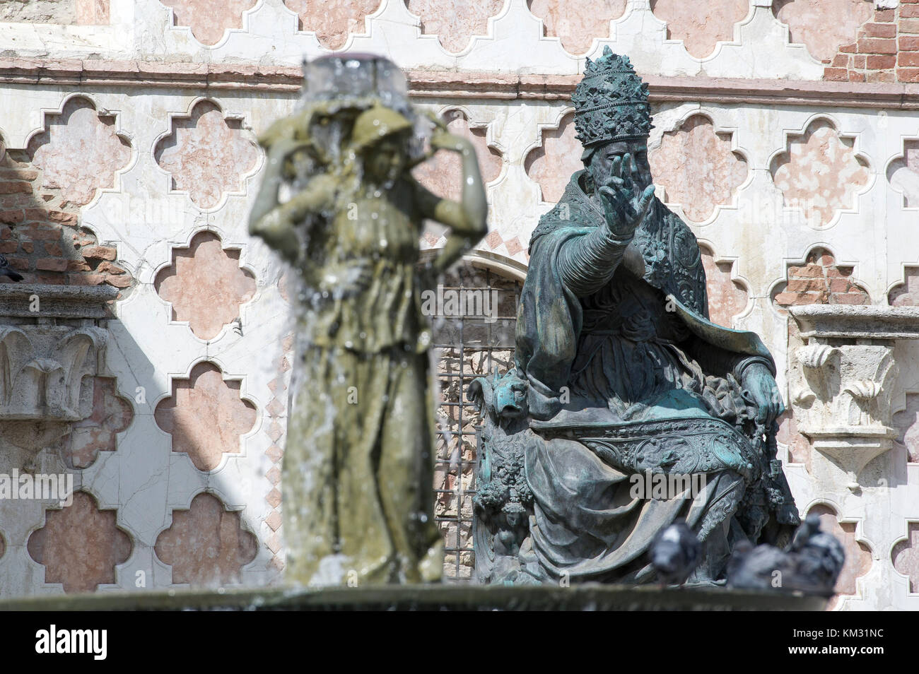 Statue of Pope Julius III by Vincenzo Danti and XIII-century Fontana ...