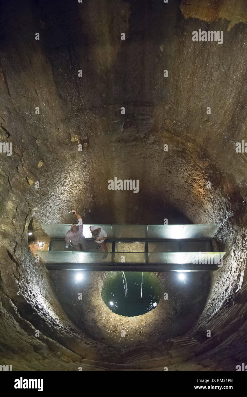 Pozzo Etrusco (Etruscan Well) from III century BC under Piazza ...