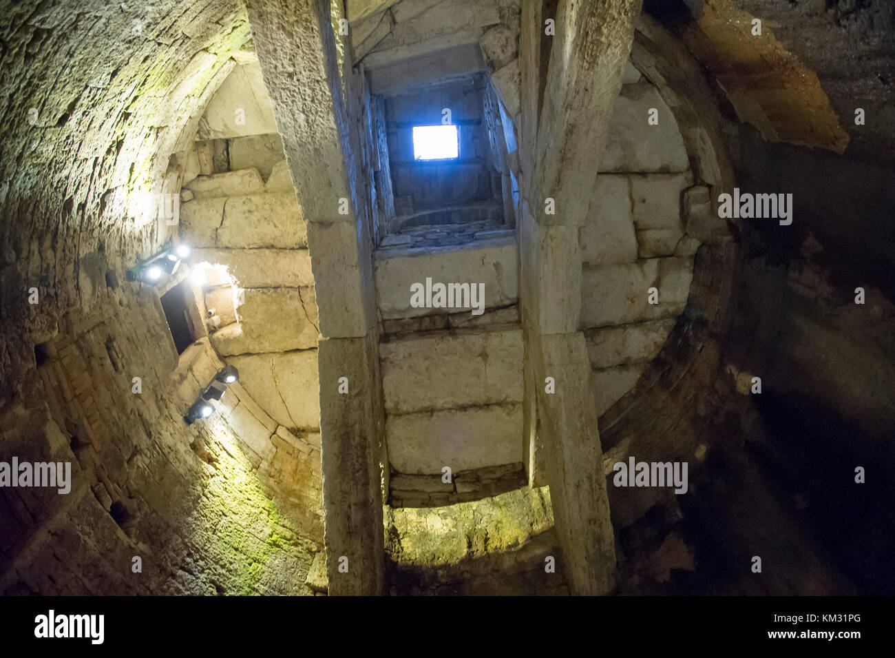 Pozzo Etrusco (Etruscan Well) from III century BC under Piazza ...