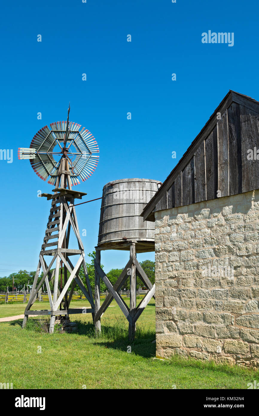 Windmill and water tank hi-res stock photography and images - Alamy