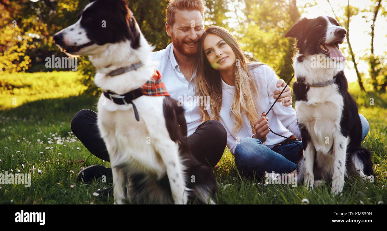 Cute couple cuddling hi-res stock photography and images - Alamy