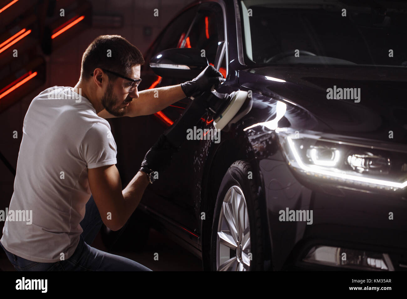 series of detailed cars: Polishing a car Stock Photo - Alamy