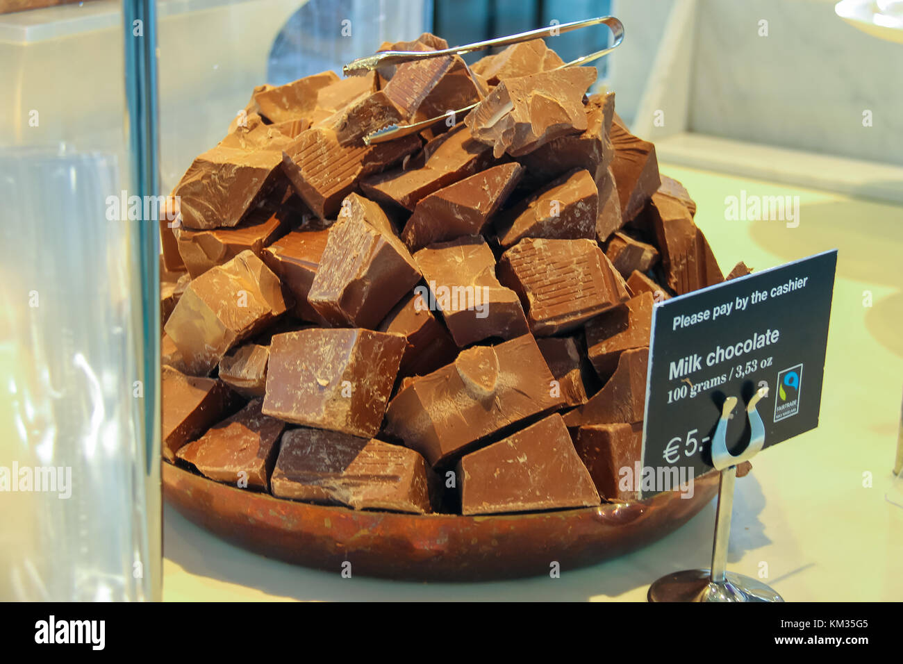 Airport Chocolate Shop Stock Photos & Airport Chocolate Shop Stock ...