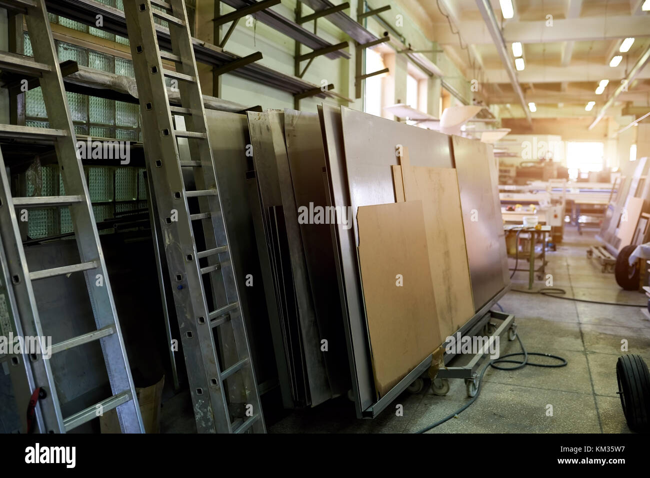 Empty manufacturing hall hi-res stock photography and images - Alamy