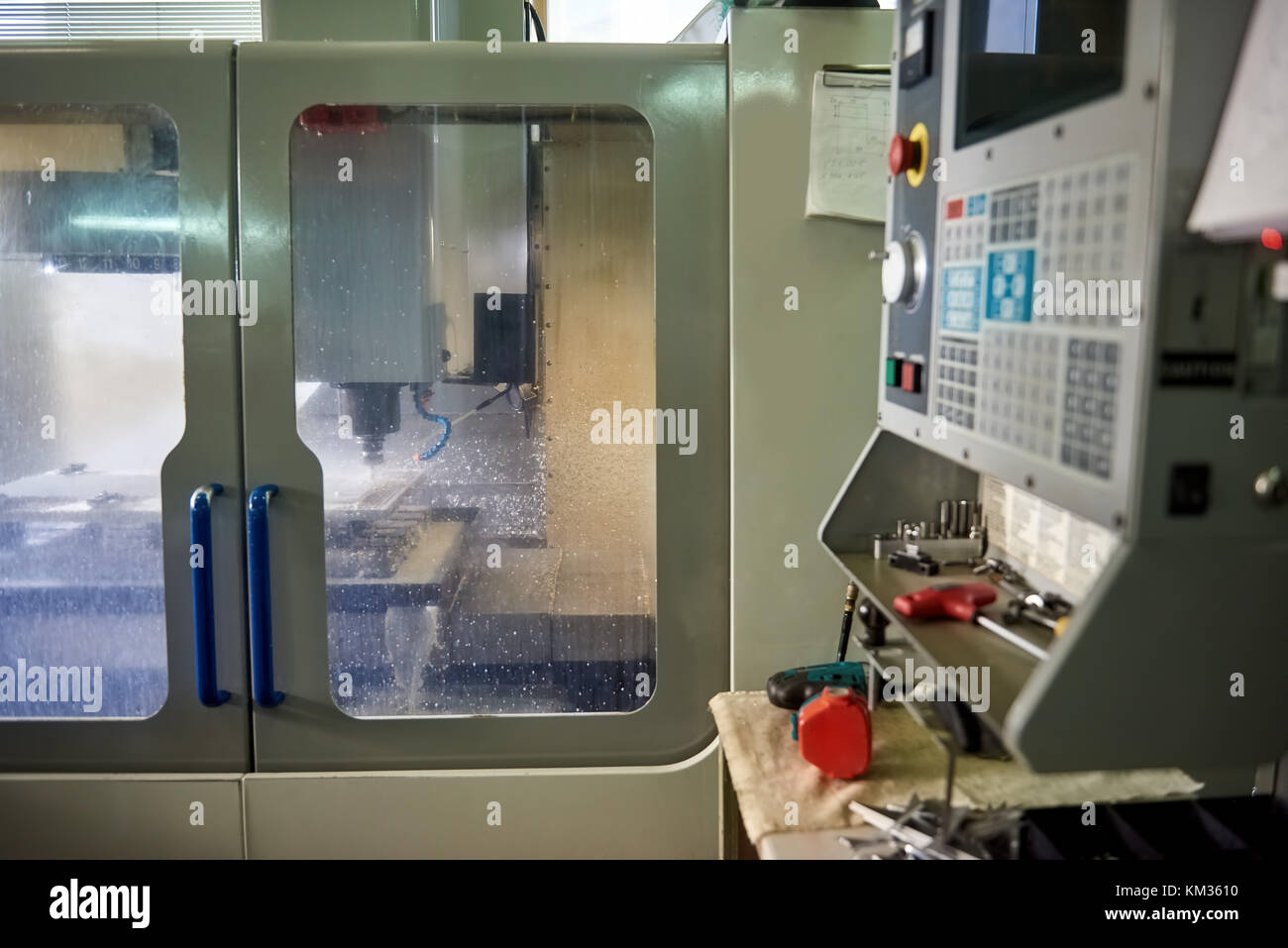 Cnc milling machine and coolant hi-res stock photography and images - Alamy