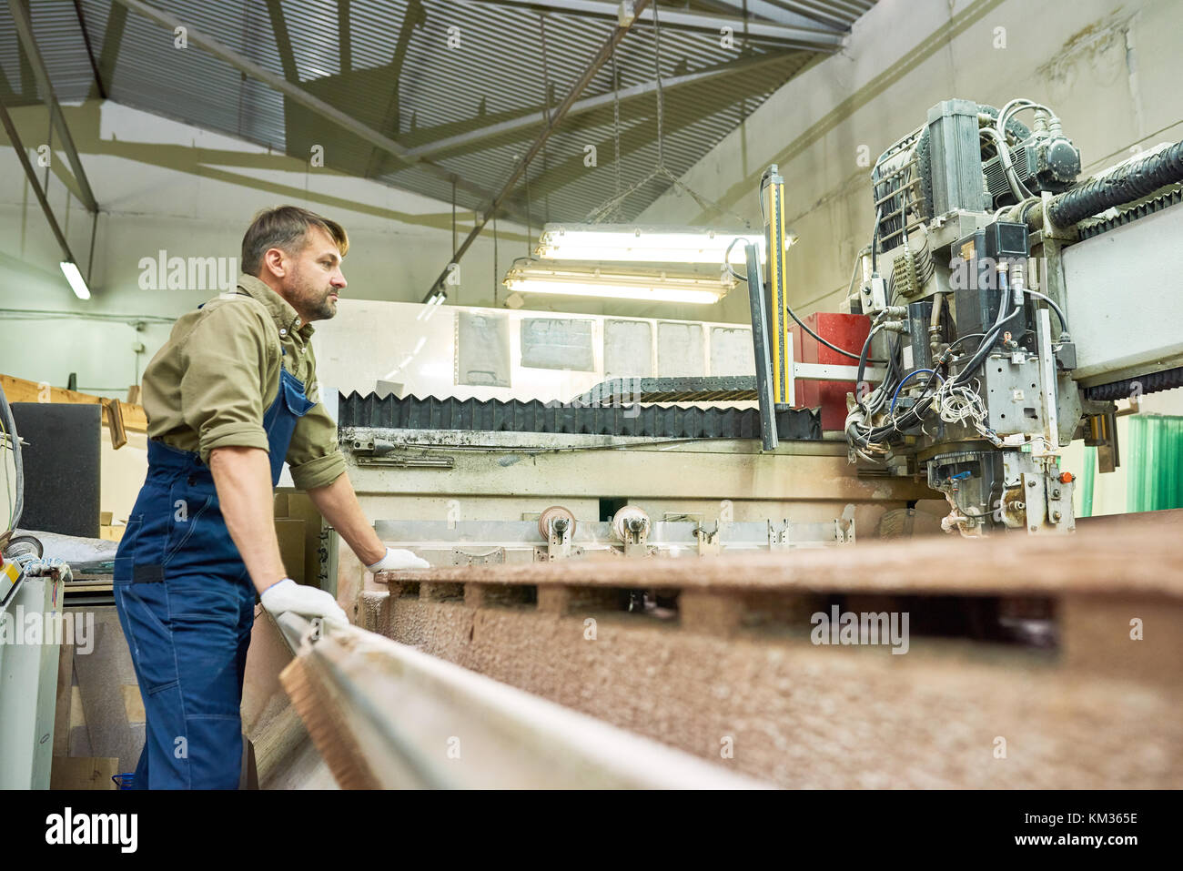 Mature factory worker hi-res stock photography and images - Alamy